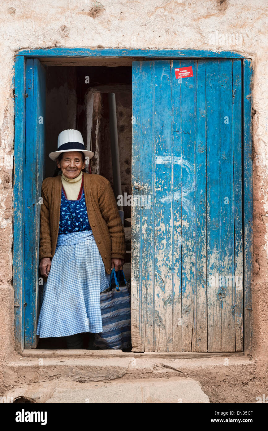 South america peru old woman hi-res stock photography and images - Alamy