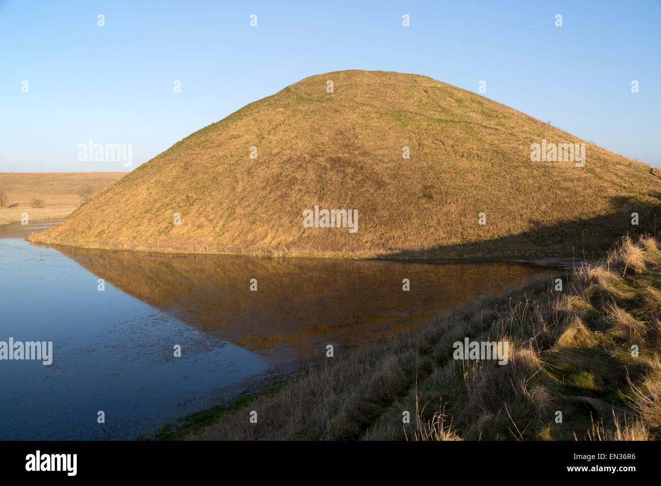 Largest prehistoric structure in Europe Silbury Hill mound, Wiltshire ...