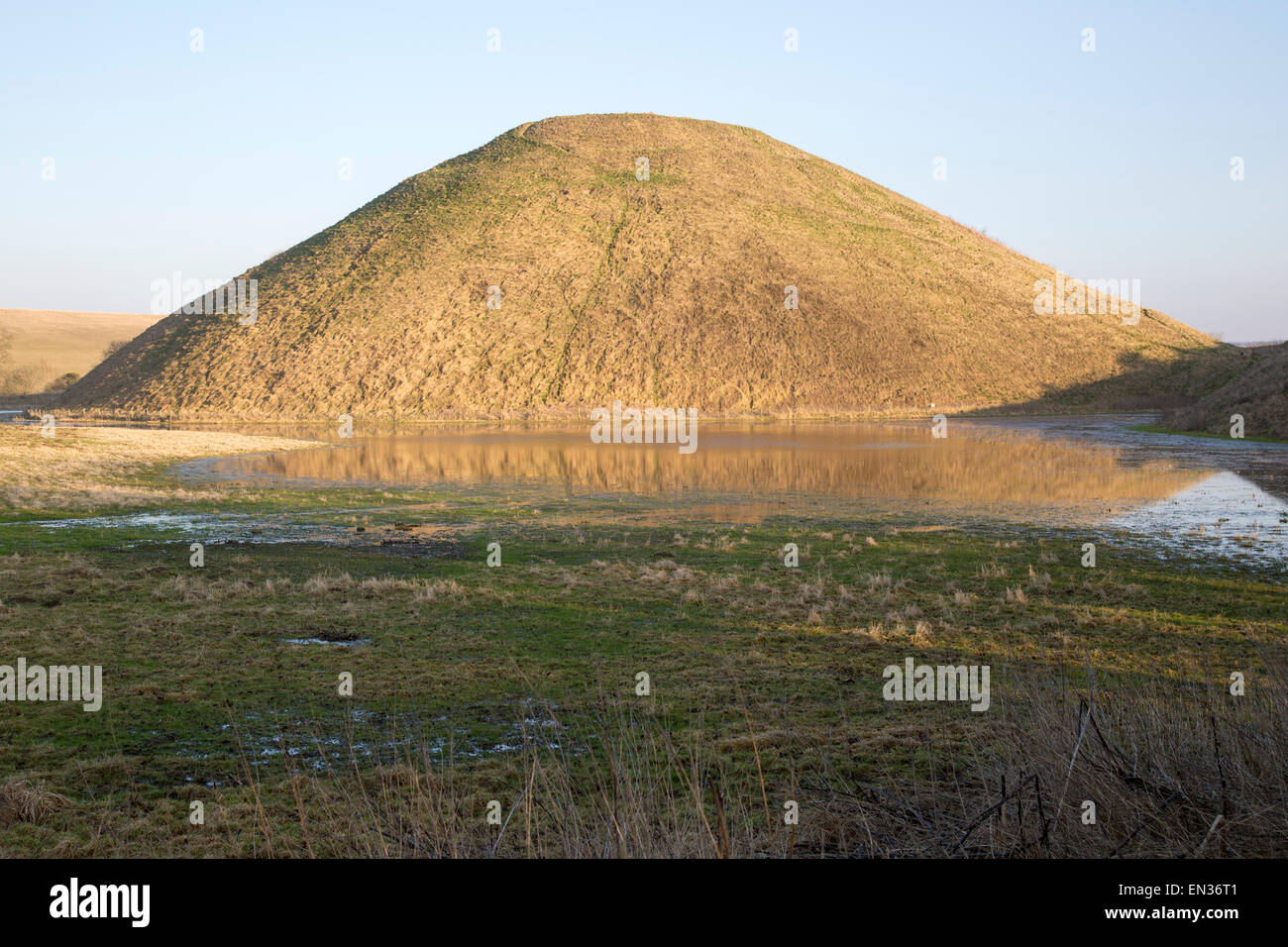 Largest prehistoric structure in Europe Silbury Hill mound, Wiltshire ...