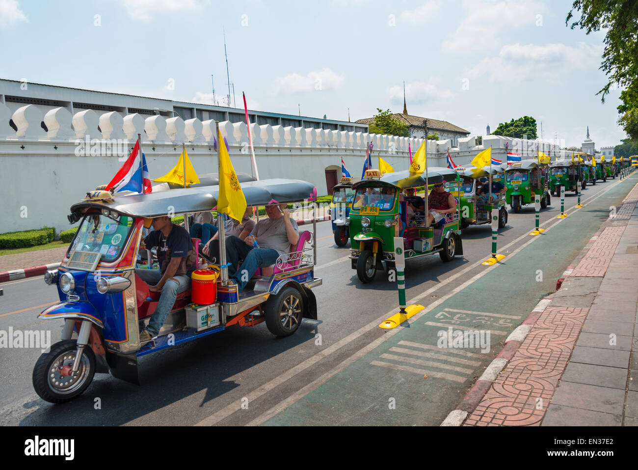 Convoy street hi-res stock photography and images - Alamy
