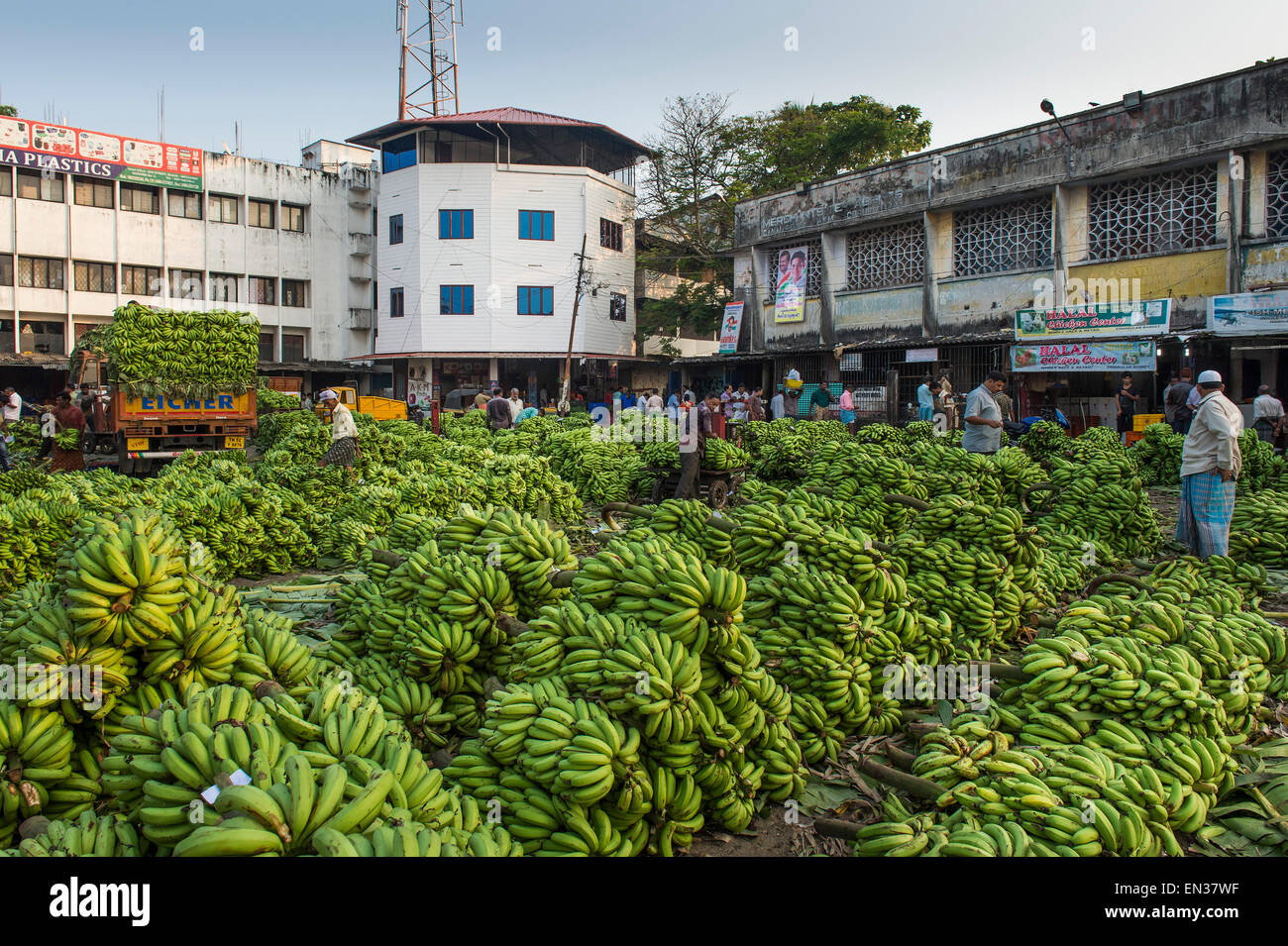 Banana market hi-res stock photography and images - Alamy