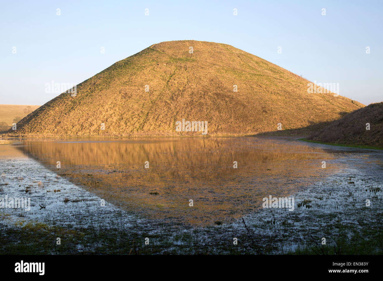 Uk is the largest man made mound in europe hi-res stock photography and ...