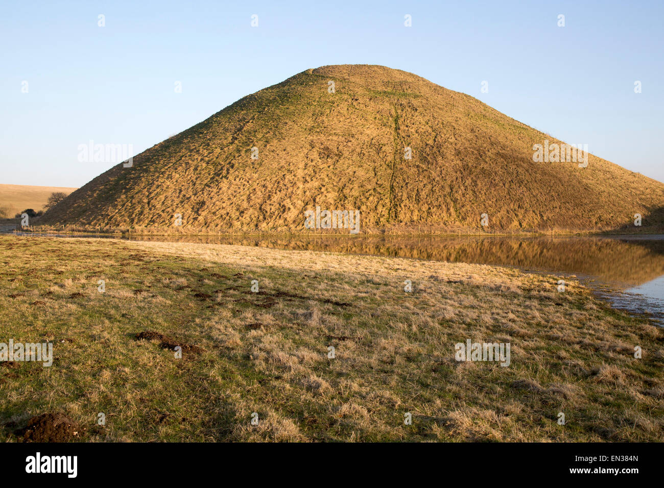 Largest prehistoric structure in Europe Silbury Hill mound, Wiltshire ...