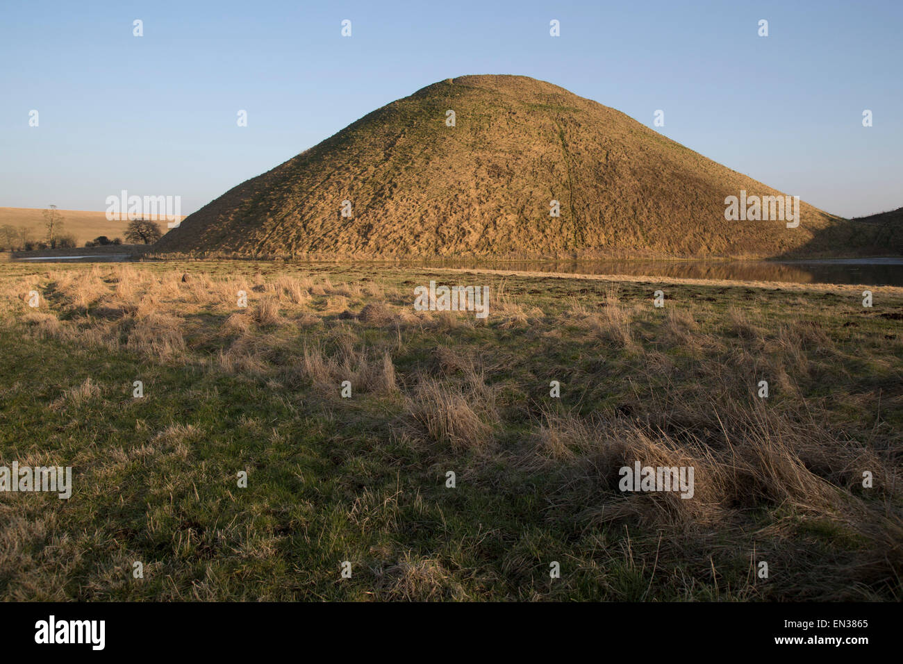Largest prehistoric structure in Europe Silbury Hill mound, Wiltshire ...
