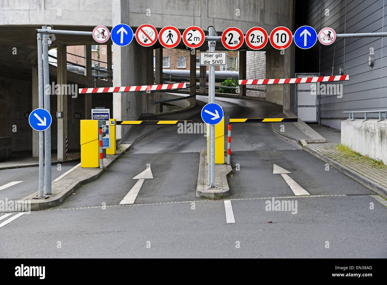 Parking deck hi-res stock photography and images - Alamy