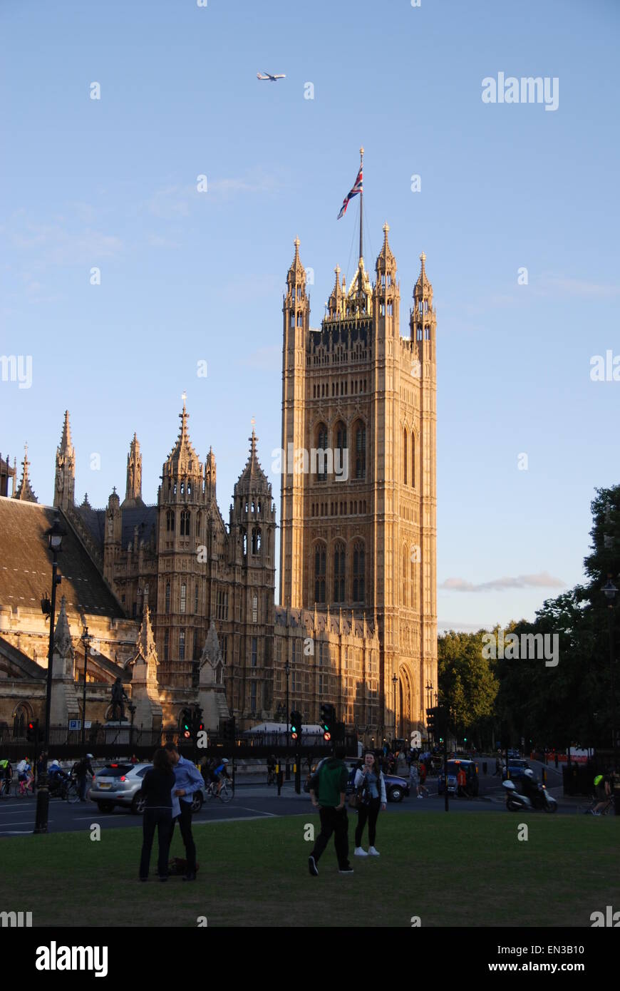 The palace of westminster union jack flag hi-res stock photography and ...