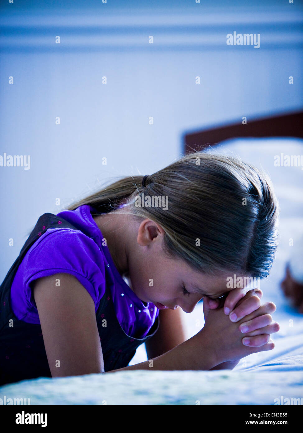 girl praying by her bed Stock Photo - Alamy