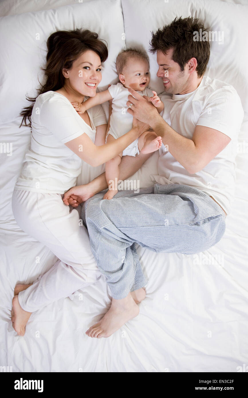 Family of three people sleeping in one bed hi-res stock photography and ...