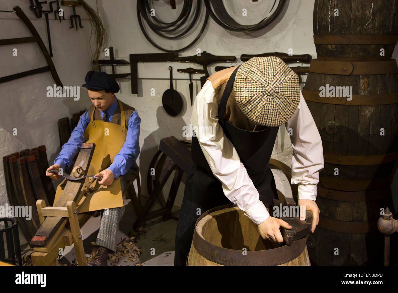 Coopers making barrels hi-res stock photography and images - Alamy