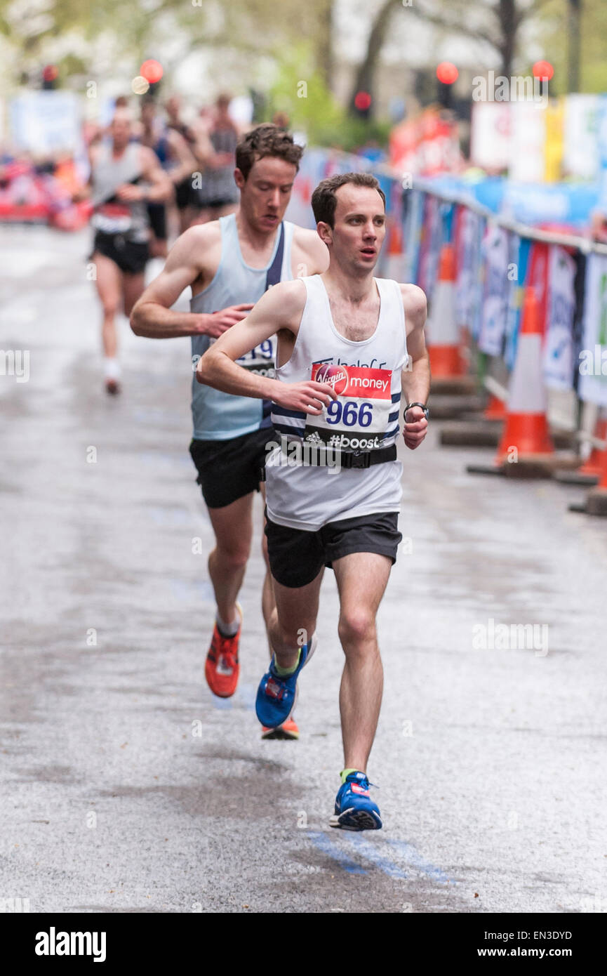 London marathon runner hi-res stock photography and images - Alamy