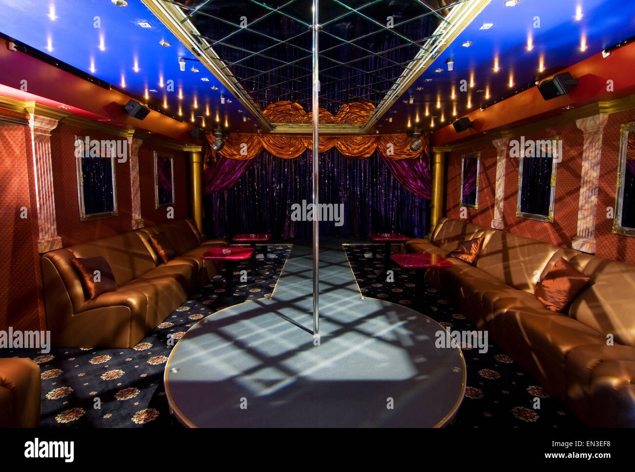 Night club interior Stock Photo - Alamy