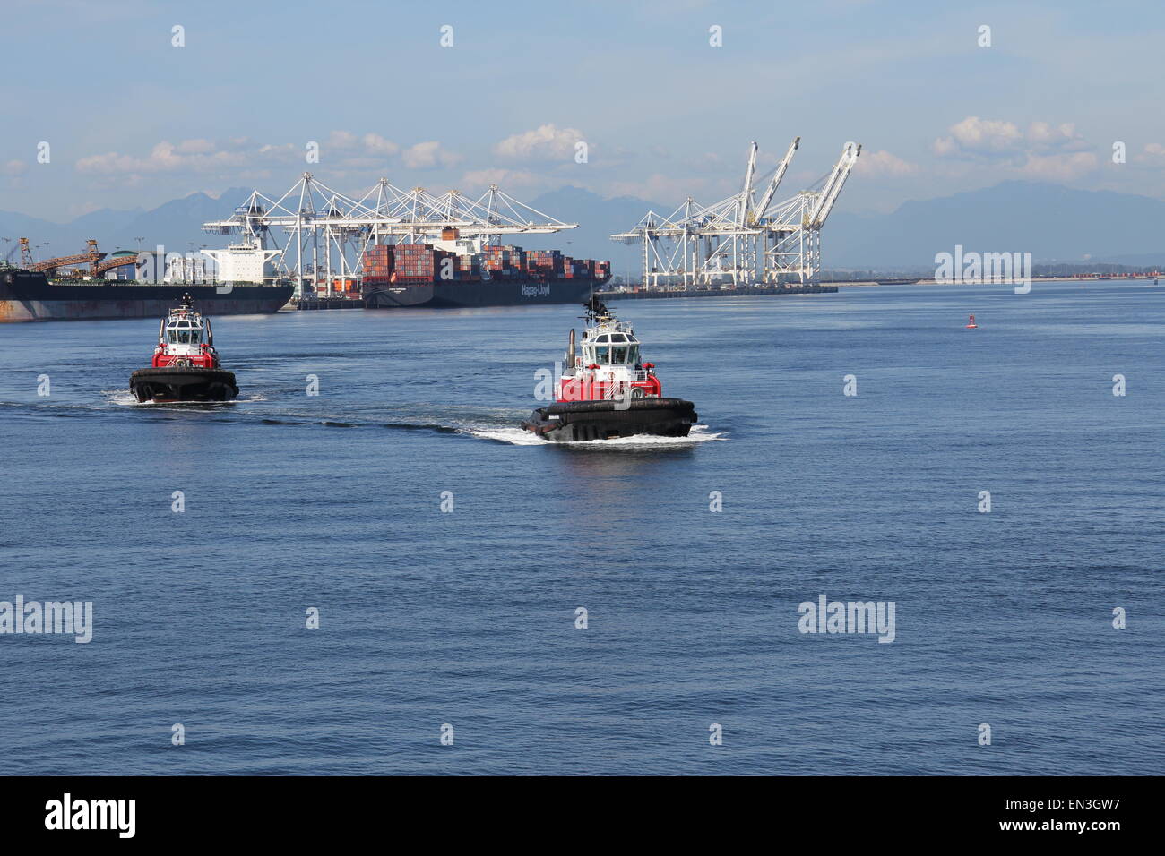 Harbor pull boat hi-res stock photography and images - Alamy