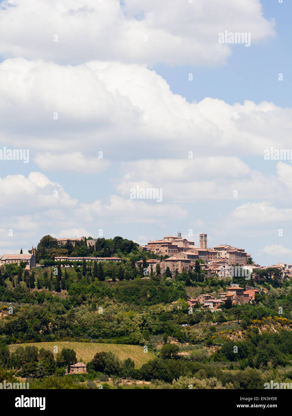 Tuscany landscape vertical hi-res stock photography and images - Alamy