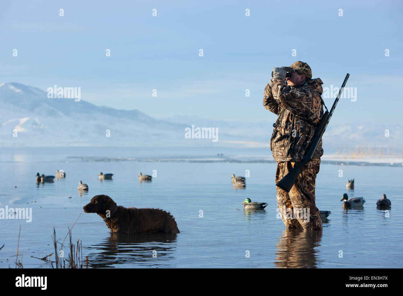 Man out hunting hi-res stock photography and images - Alamy