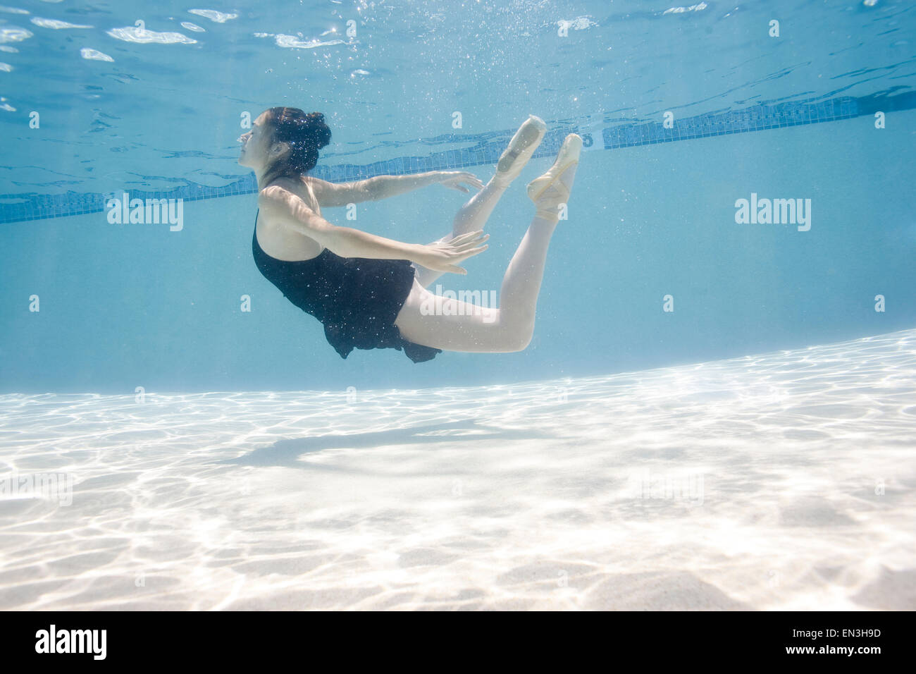 Female ballet dancer underwater hi-res stock photography and images - Alamy