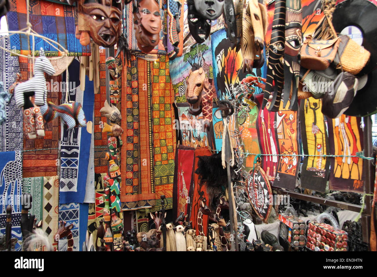African art market hi-res stock photography and images - Alamy