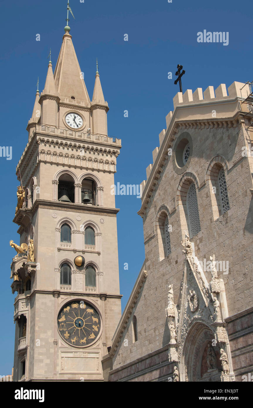 Bell Tower and Astronomical Clock in Messina Stock Photo - Alamy