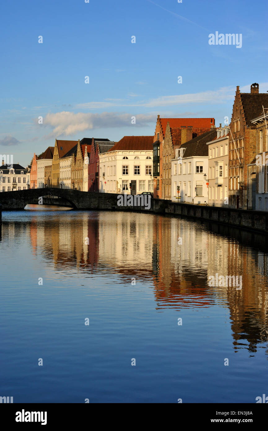 Bruges canals historic architecture hi-res stock photography and images ...