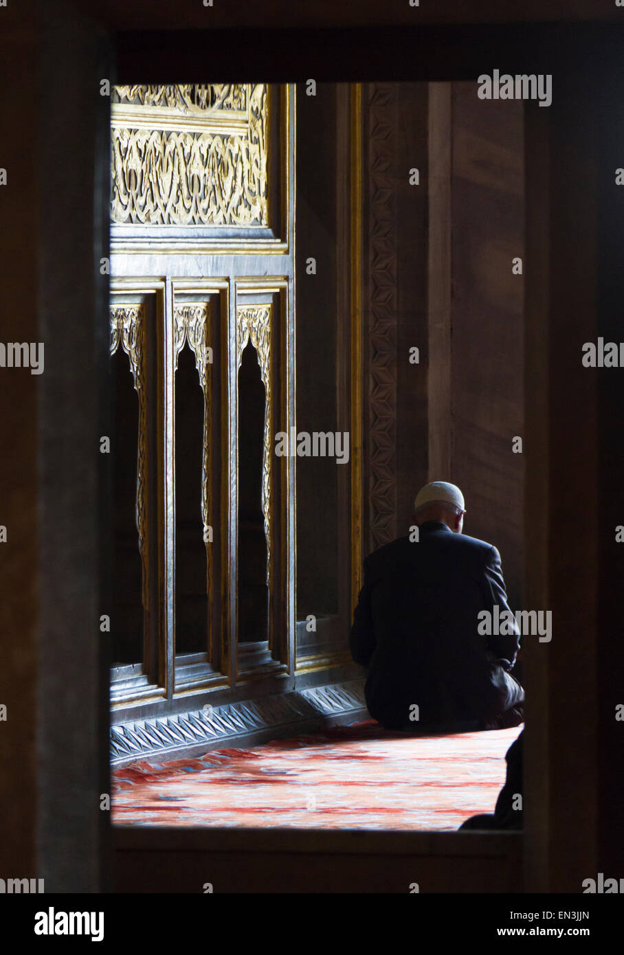 Muslim man mosque hi-res stock photography and images - Alamy
