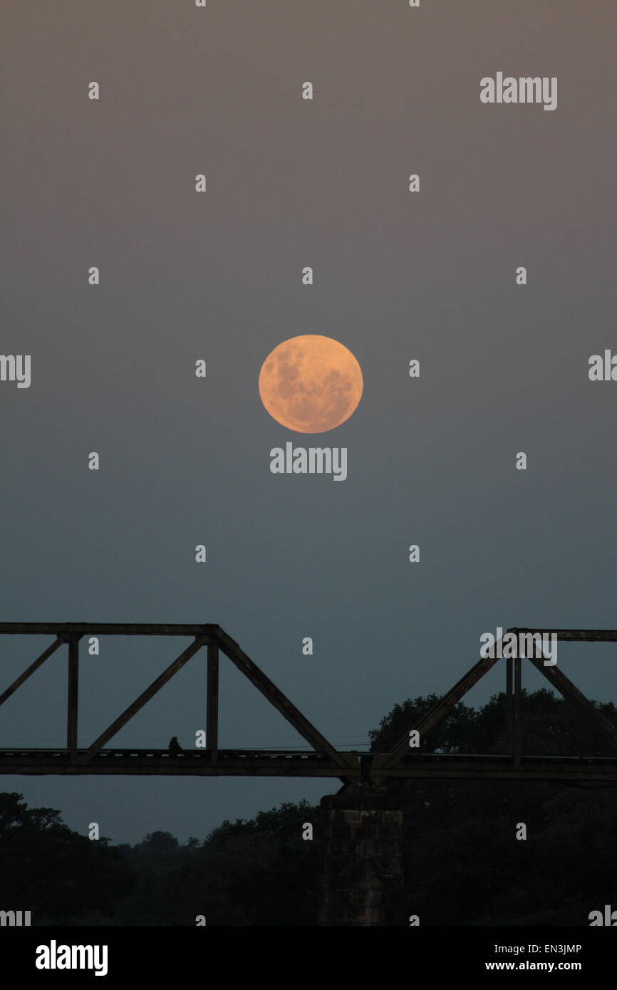 Moon over bridge hi-res stock photography and images - Alamy