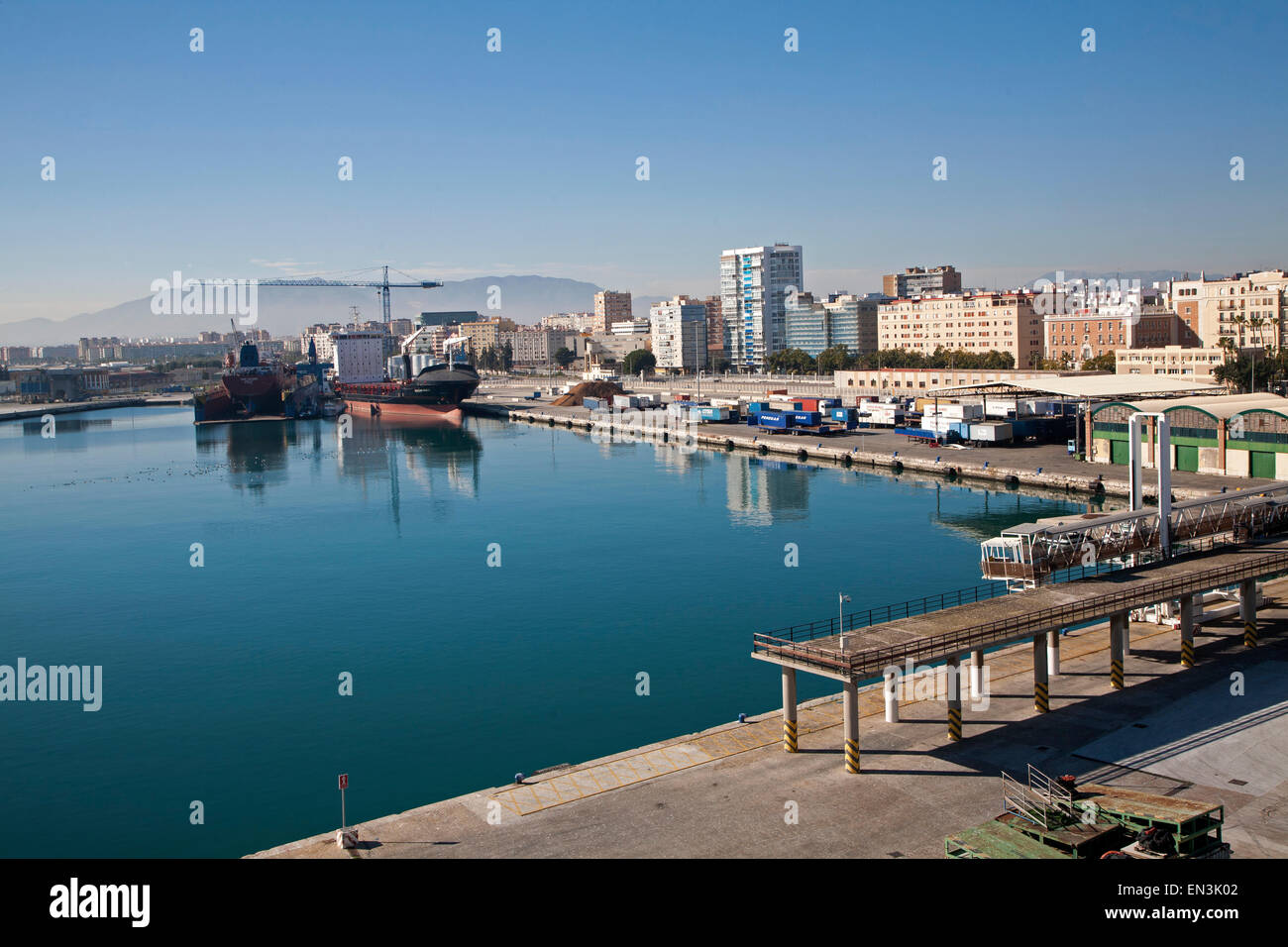 Cargo ships in port hi-res stock photography and images - Alamy