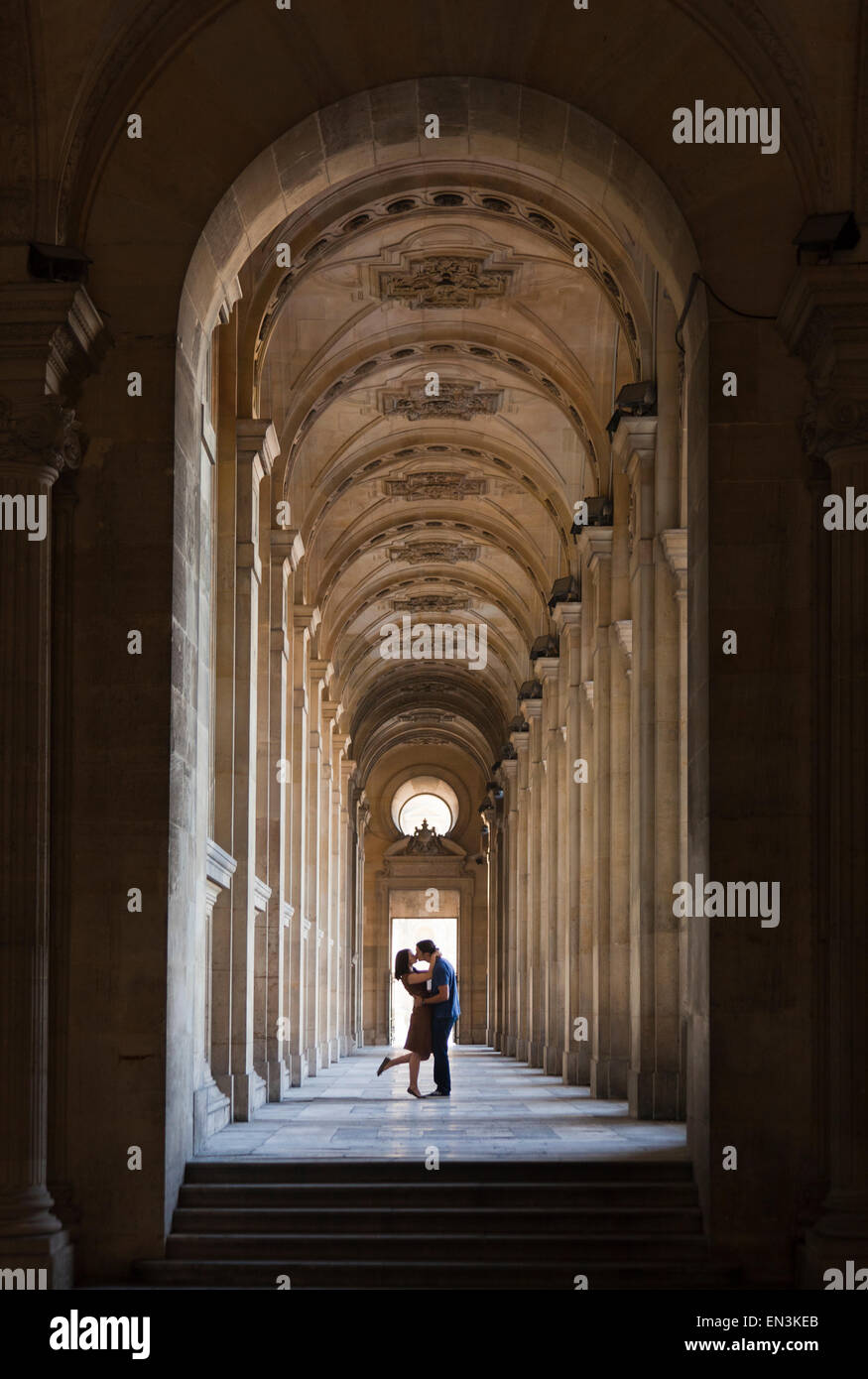 France, Paris, Young couple kissing on hallway in Louvre Museum Stock ...