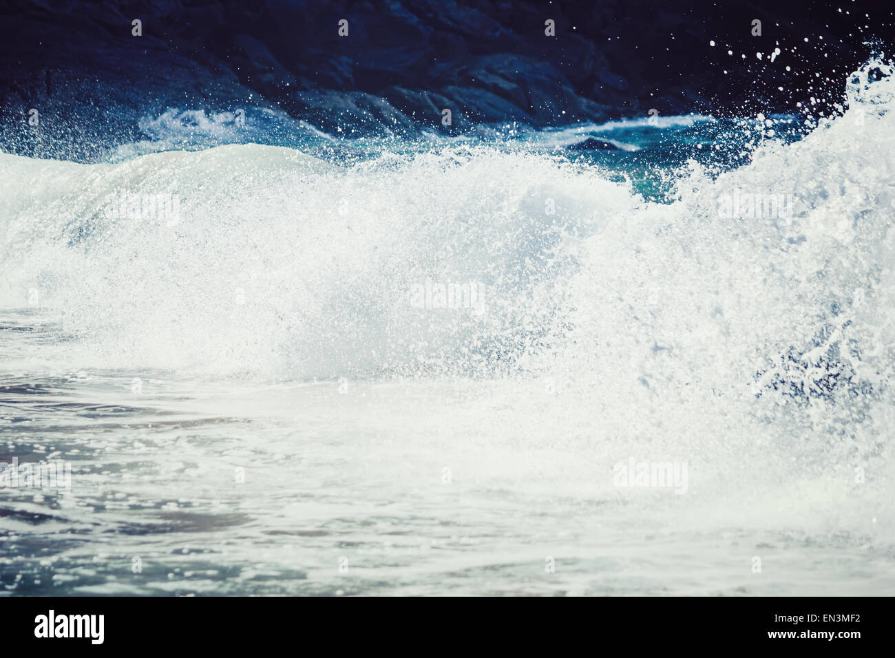 Sea waves rolling hi-res stock photography and images - Alamy