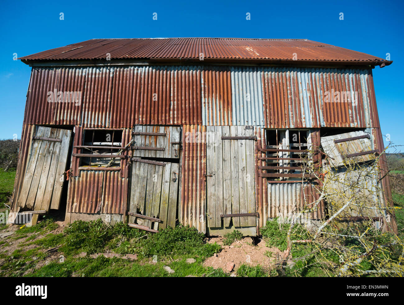 Dilapidated old barn hi-res stock photography and images - Alamy