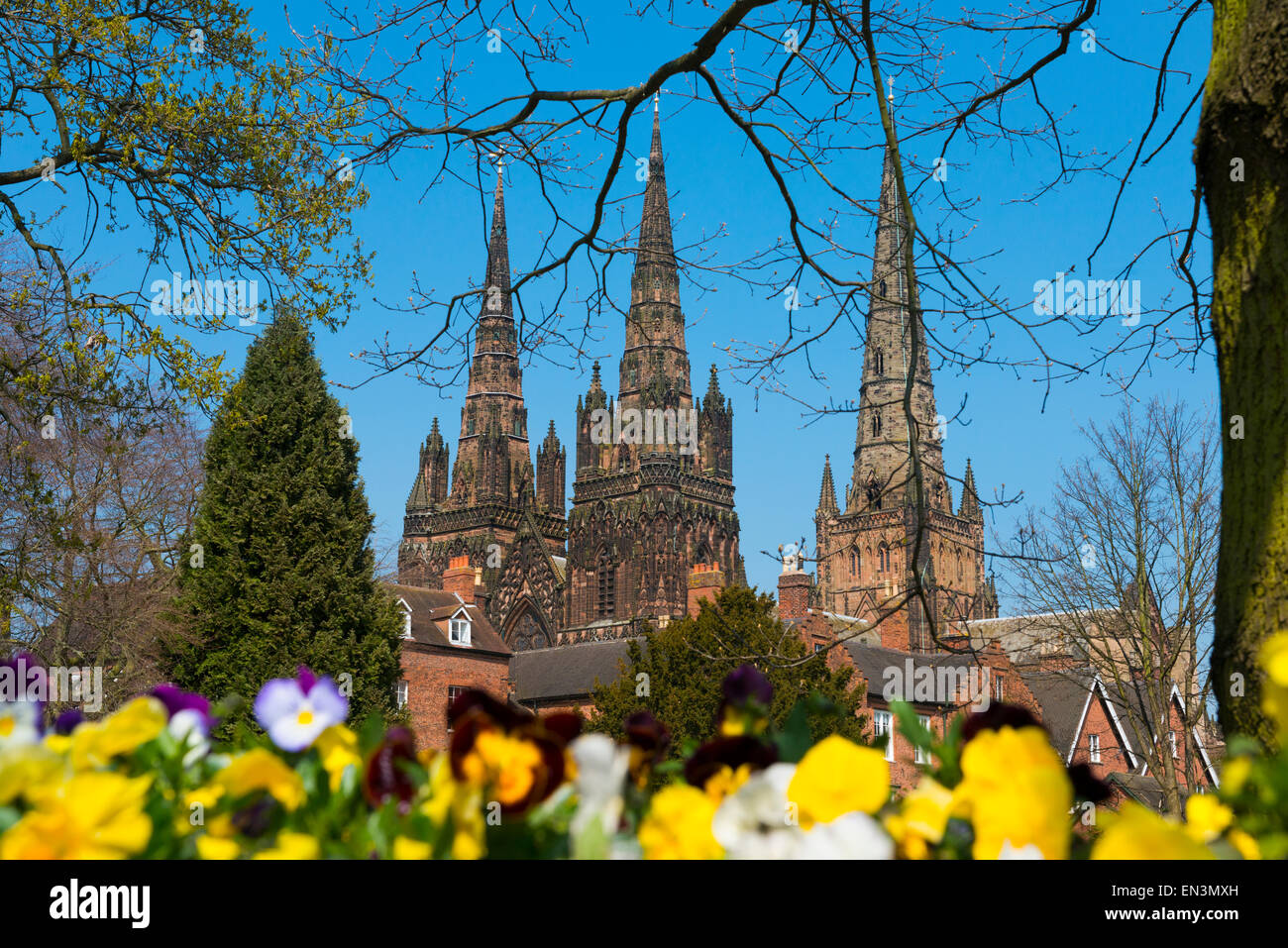 Three spires lichfield cathedral hi-res stock photography and images ...