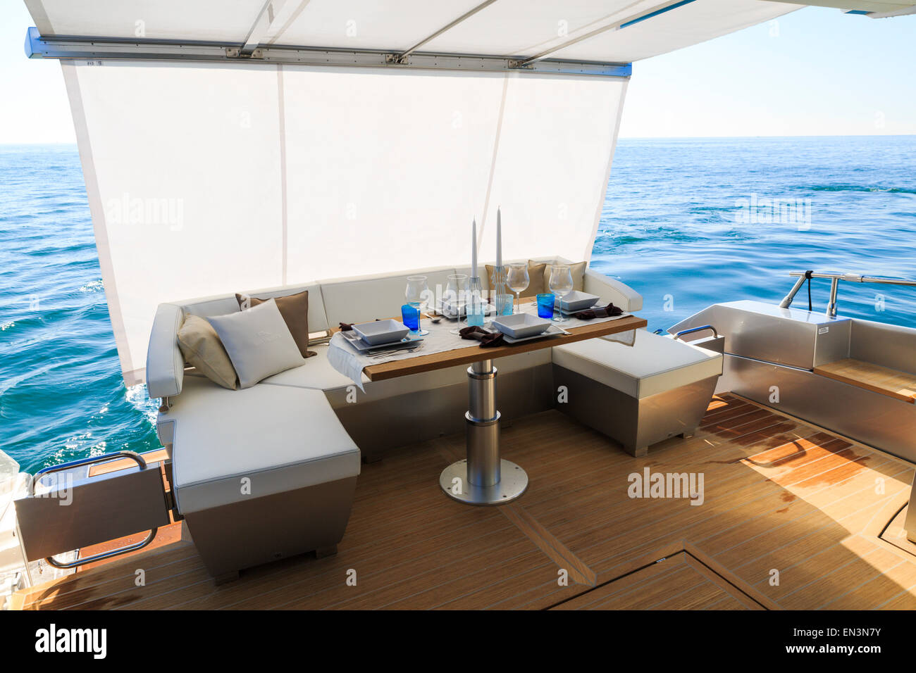 Luxury dinner setting hi-res stock photography and images - Alamy