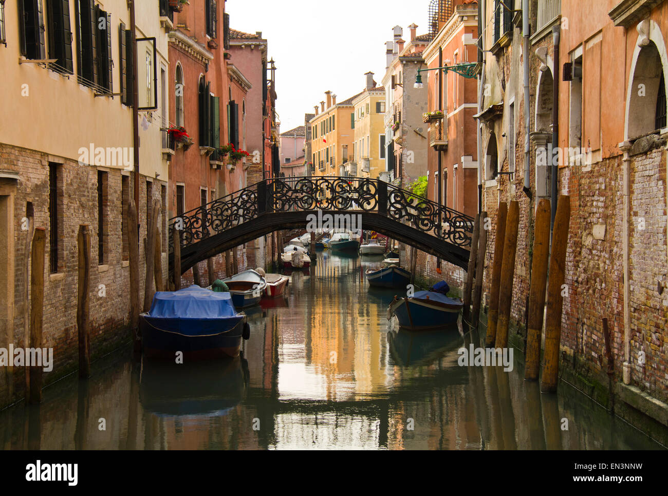 Bridge canal scenic architecture hi-res stock photography and images ...