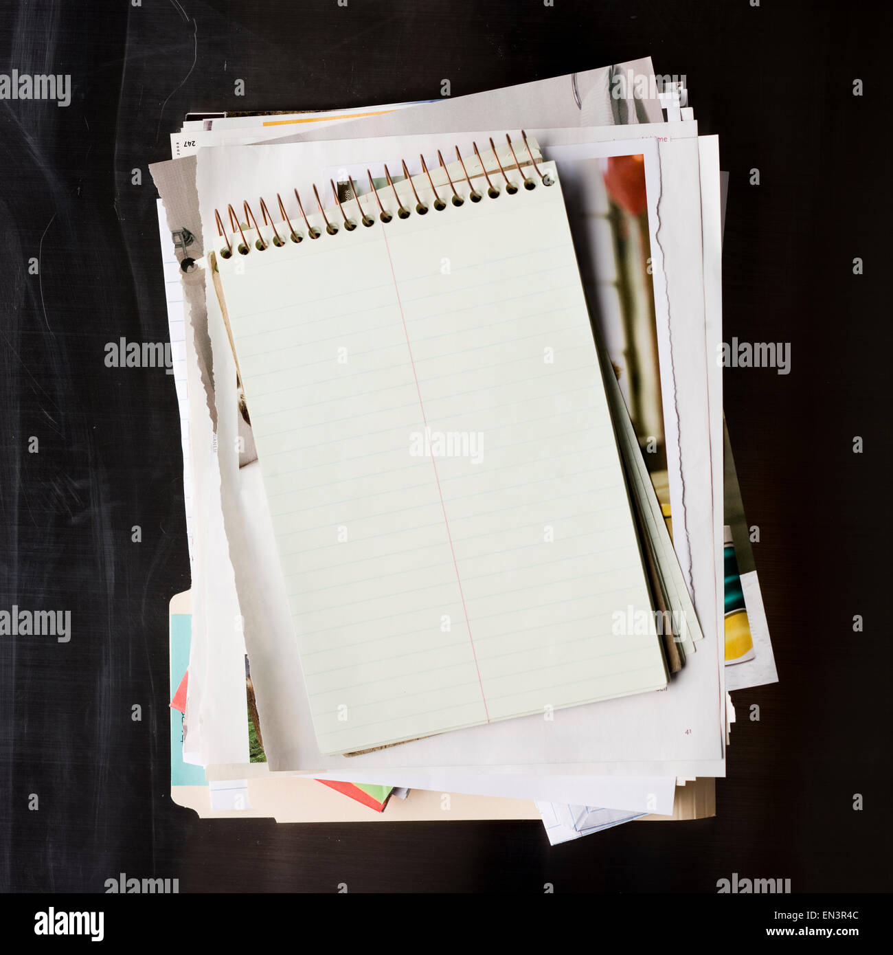 Disorganized papers hi-res stock photography and images - Alamy