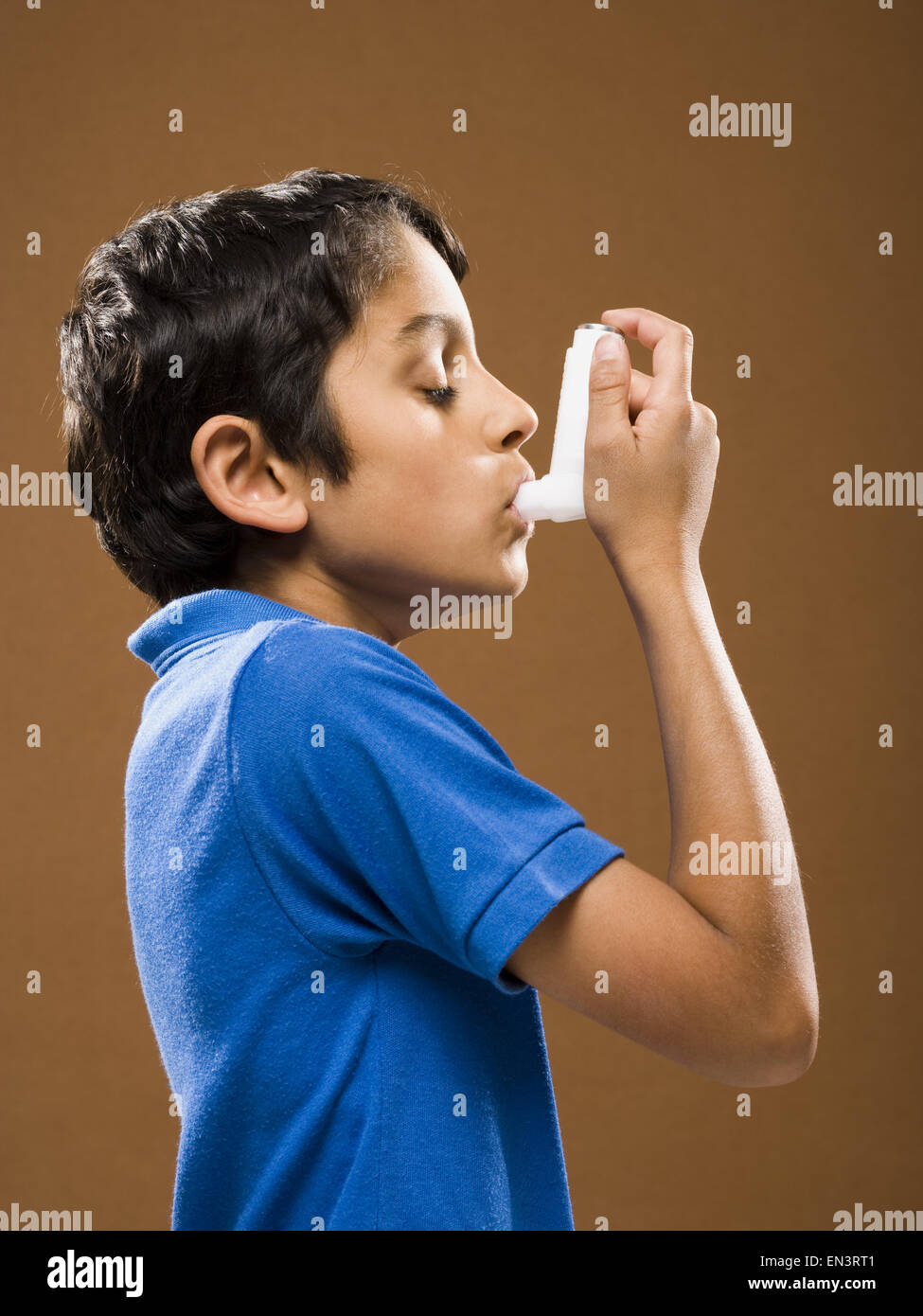 Child inhaler ethnicity hi-res stock photography and images - Alamy