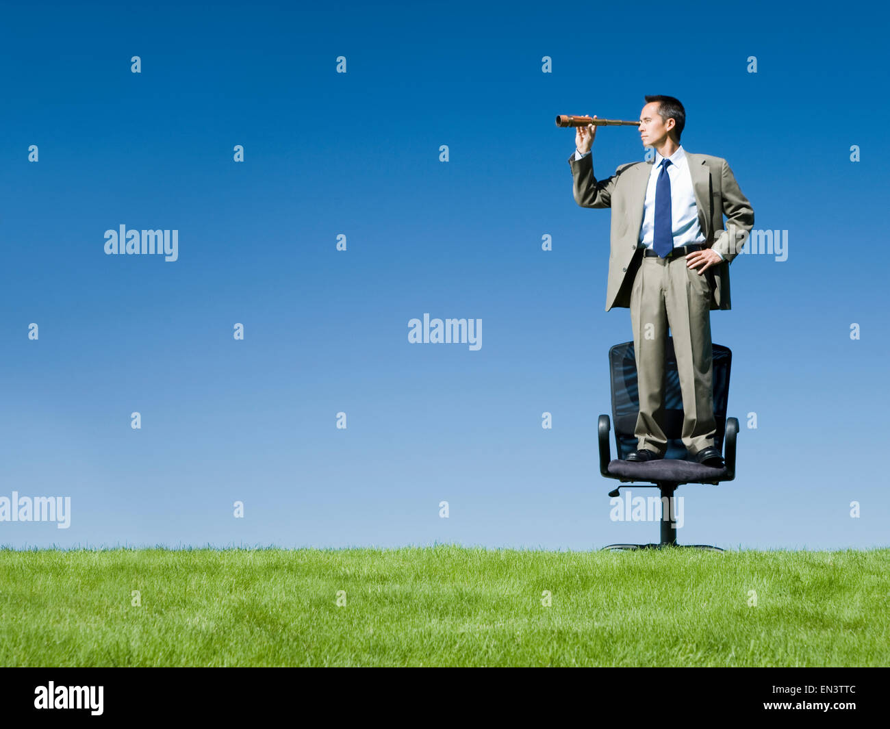 Horizontal telescope hi-res stock photography and images - Alamy