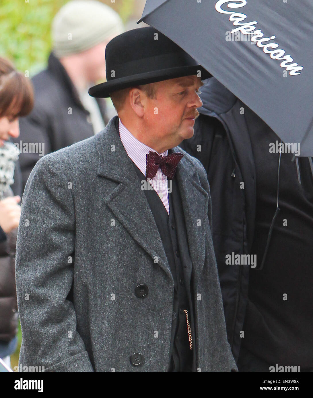 Toby Jones, Annette Crosbie, Alison Steadman and Julia Foster on set of ...