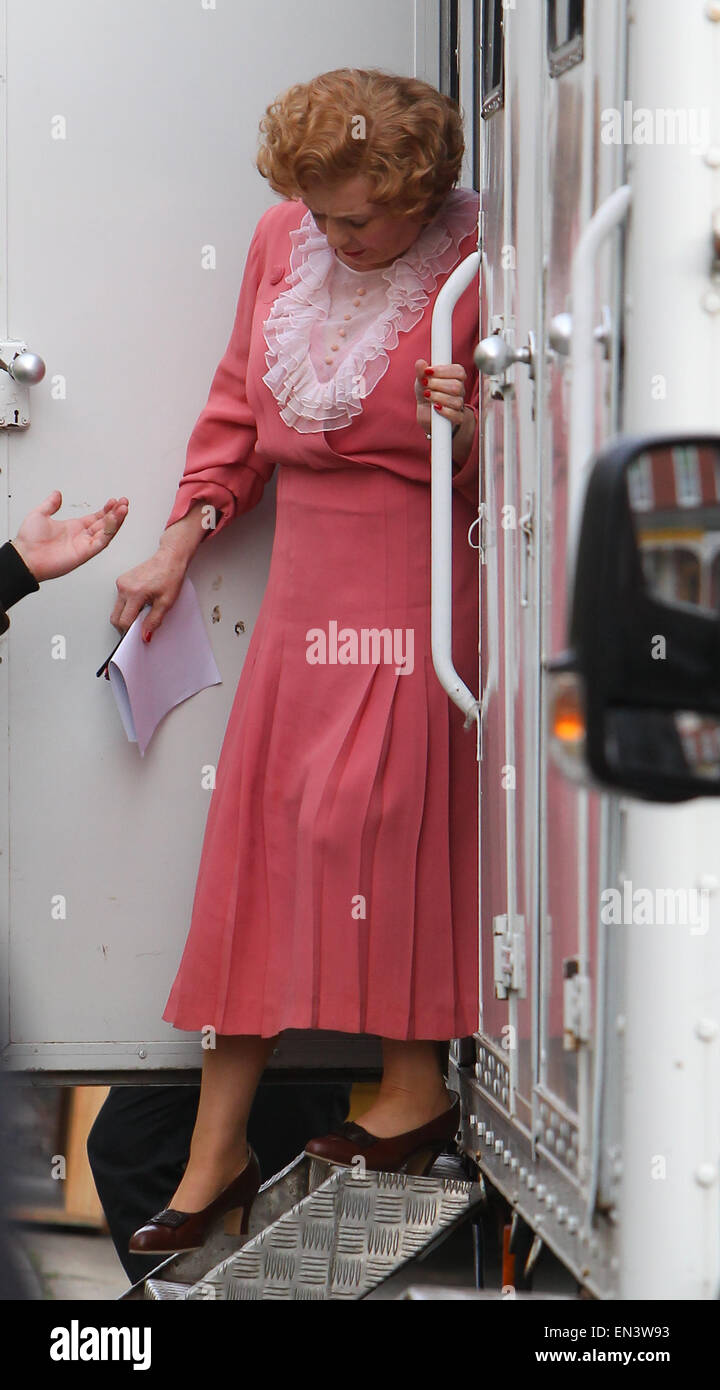 Toby Jones, Annette Crosbie, Alison Steadman and Julia Foster on set of ...