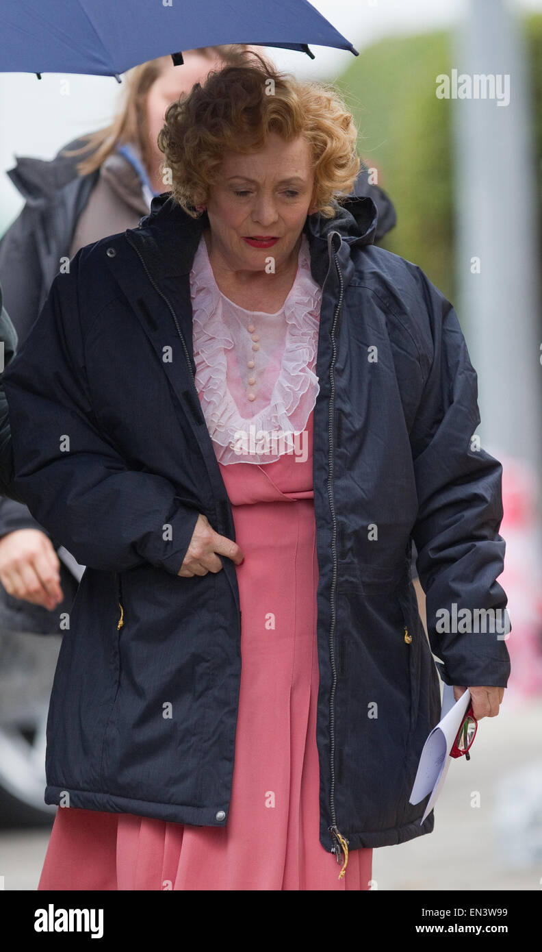 Toby Jones, Annette Crosbie, Alison Steadman and Julia Foster on set of ...