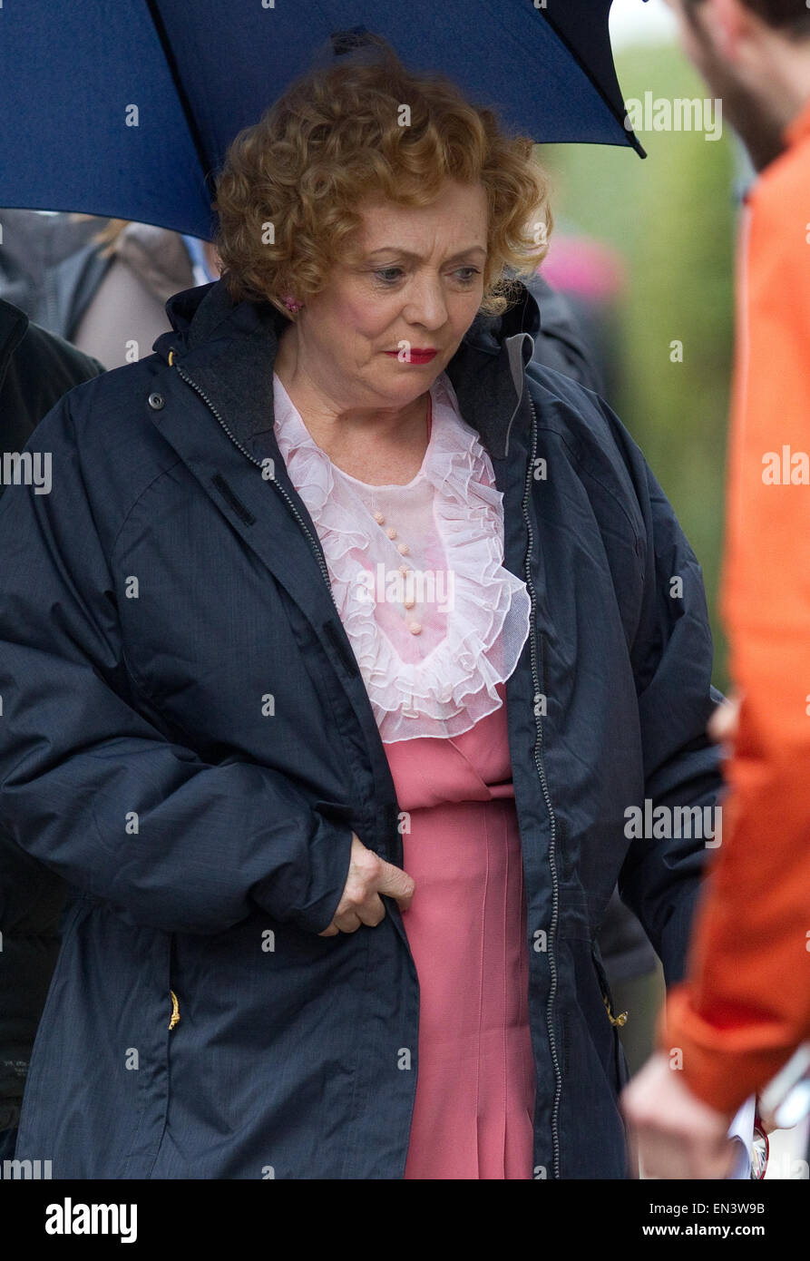 Toby Jones, Annette Crosbie, Alison Steadman and Julia Foster on set of ...