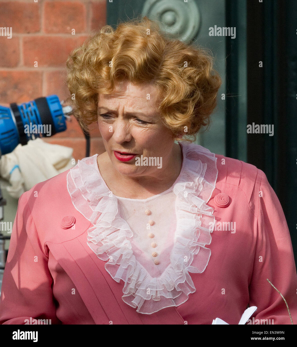 Toby Jones, Annette Crosbie, Alison Steadman and Julia Foster on set of ...
