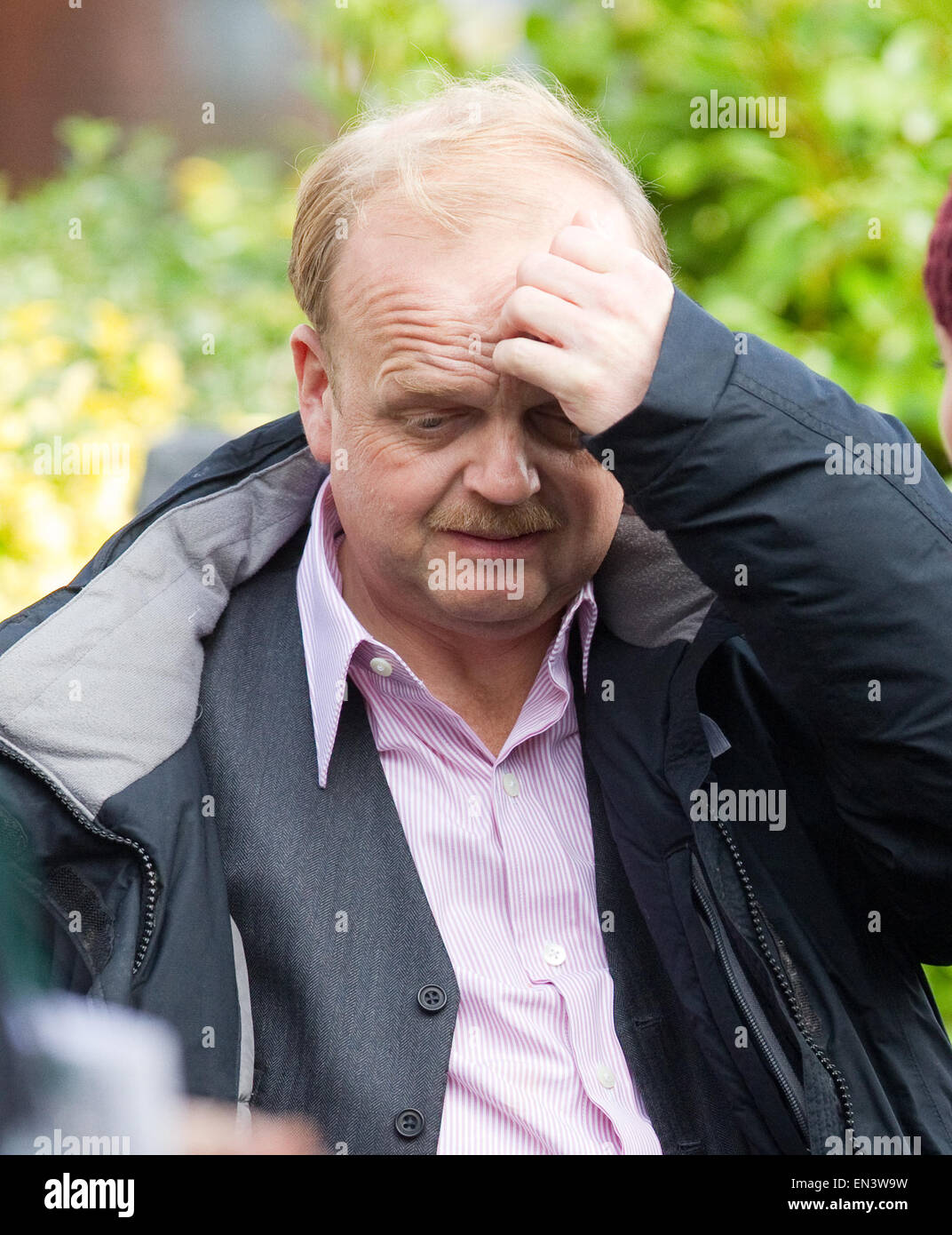 Toby Jones, Annette Crosbie, Alison Steadman and Julia Foster on set of ...