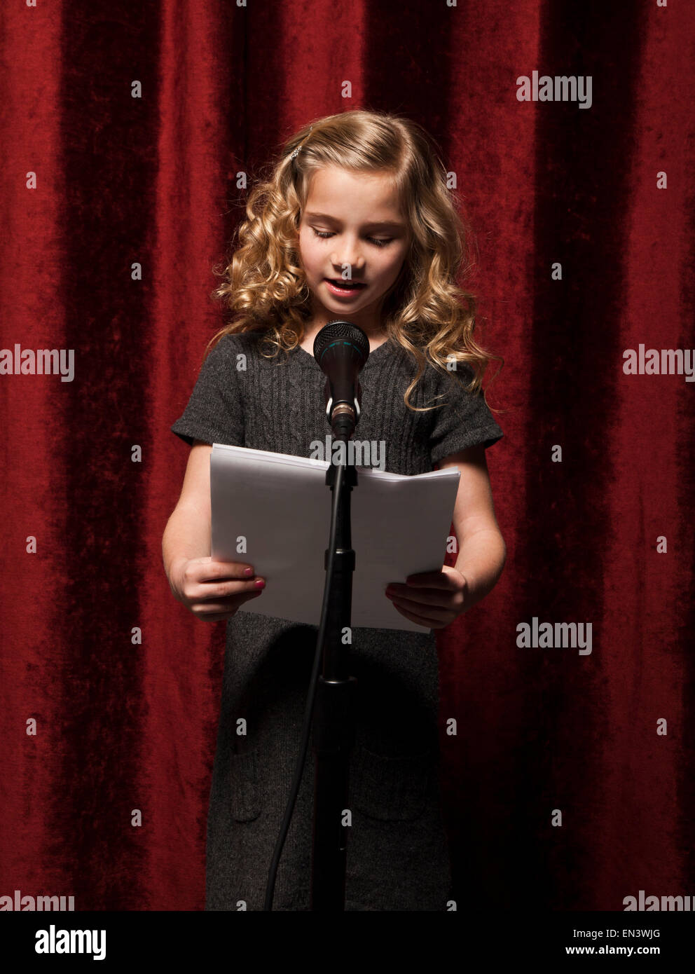 Child singing stage hi-res stock photography and images - Alamy