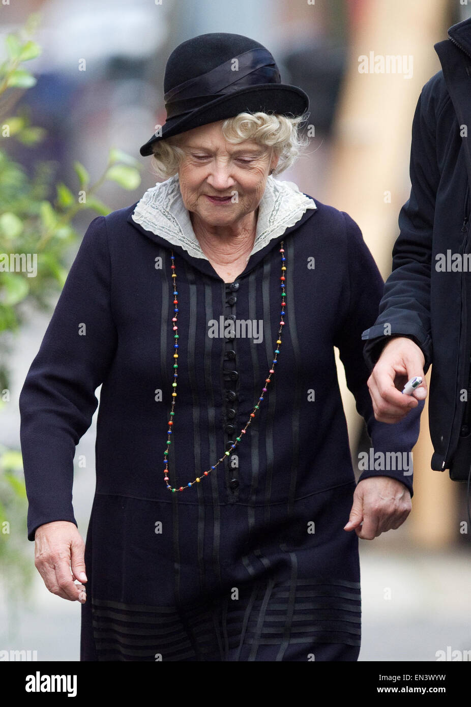 Toby Jones, Annette Crosbie, Alison Steadman and Julia Foster on set of ...