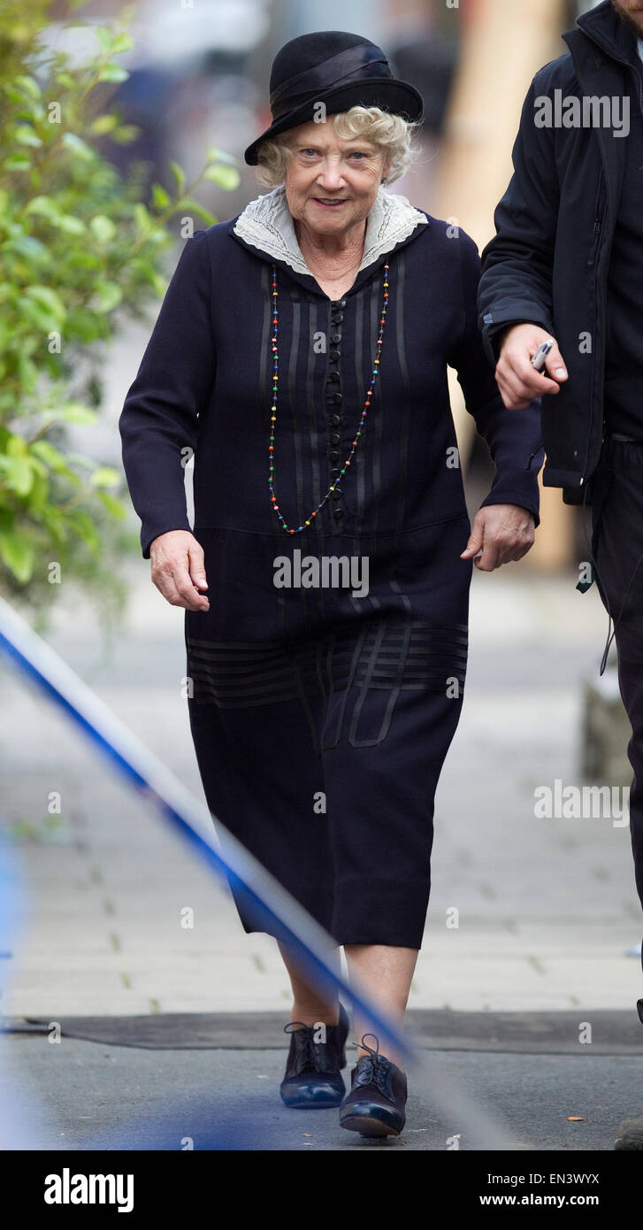 Toby Jones, Annette Crosbie, Alison Steadman and Julia Foster on set of ...