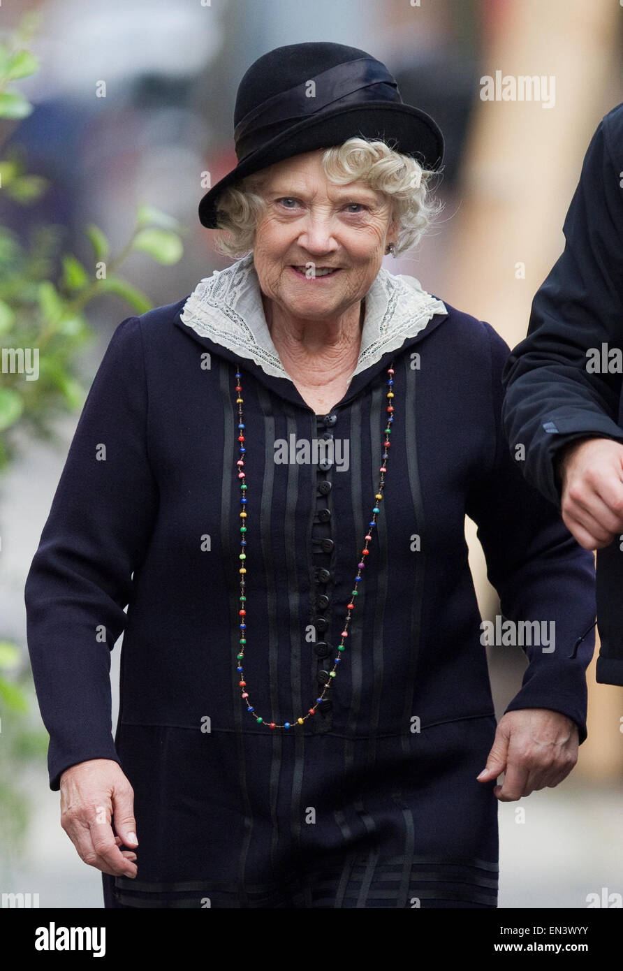 Toby Jones, Annette Crosbie, Alison Steadman and Julia Foster on set of ...