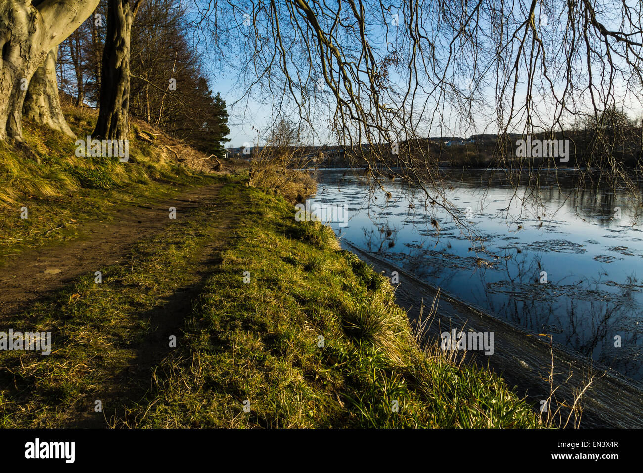 River aberdeen riverbank hi-res stock photography and images - Alamy