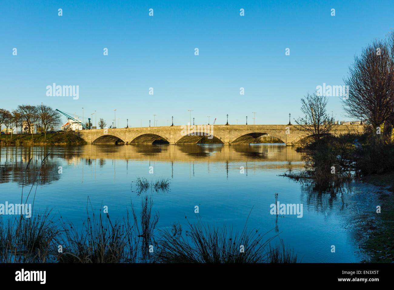 Bridge dee aberdeen hi-res stock photography and images - Alamy