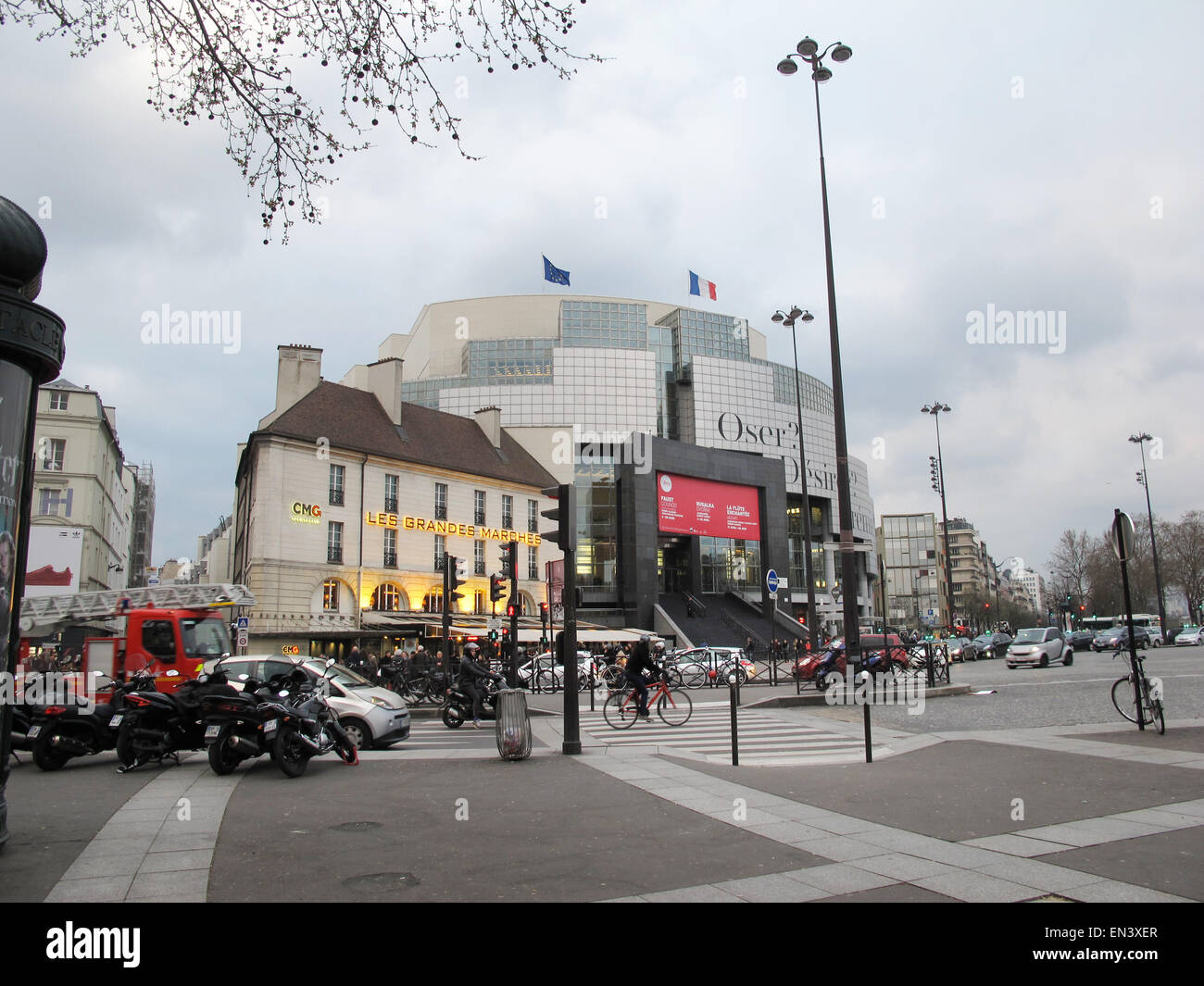 Wire opera house hi-res stock photography and images - Alamy