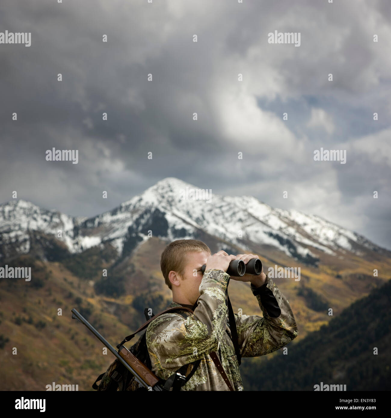 man hunting in the wilderness Stock Photo - Alamy