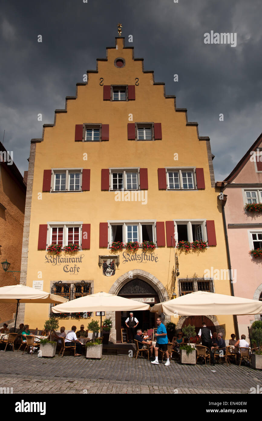 Square house hi-res stock photography and images - Alamy