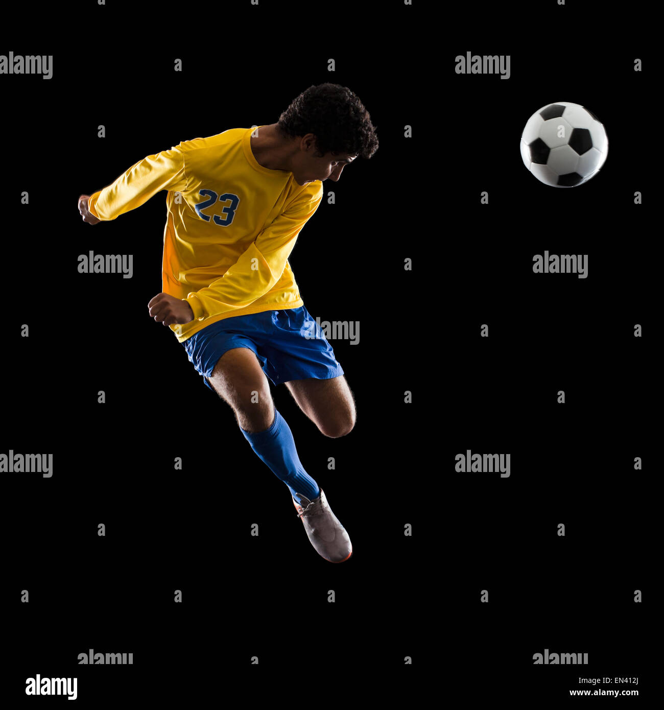 soccer player heading the ball Stock Photo - Alamy